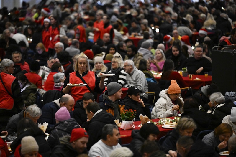 Mass turnout at Helsinki Christmas aid event leaves many outside ...